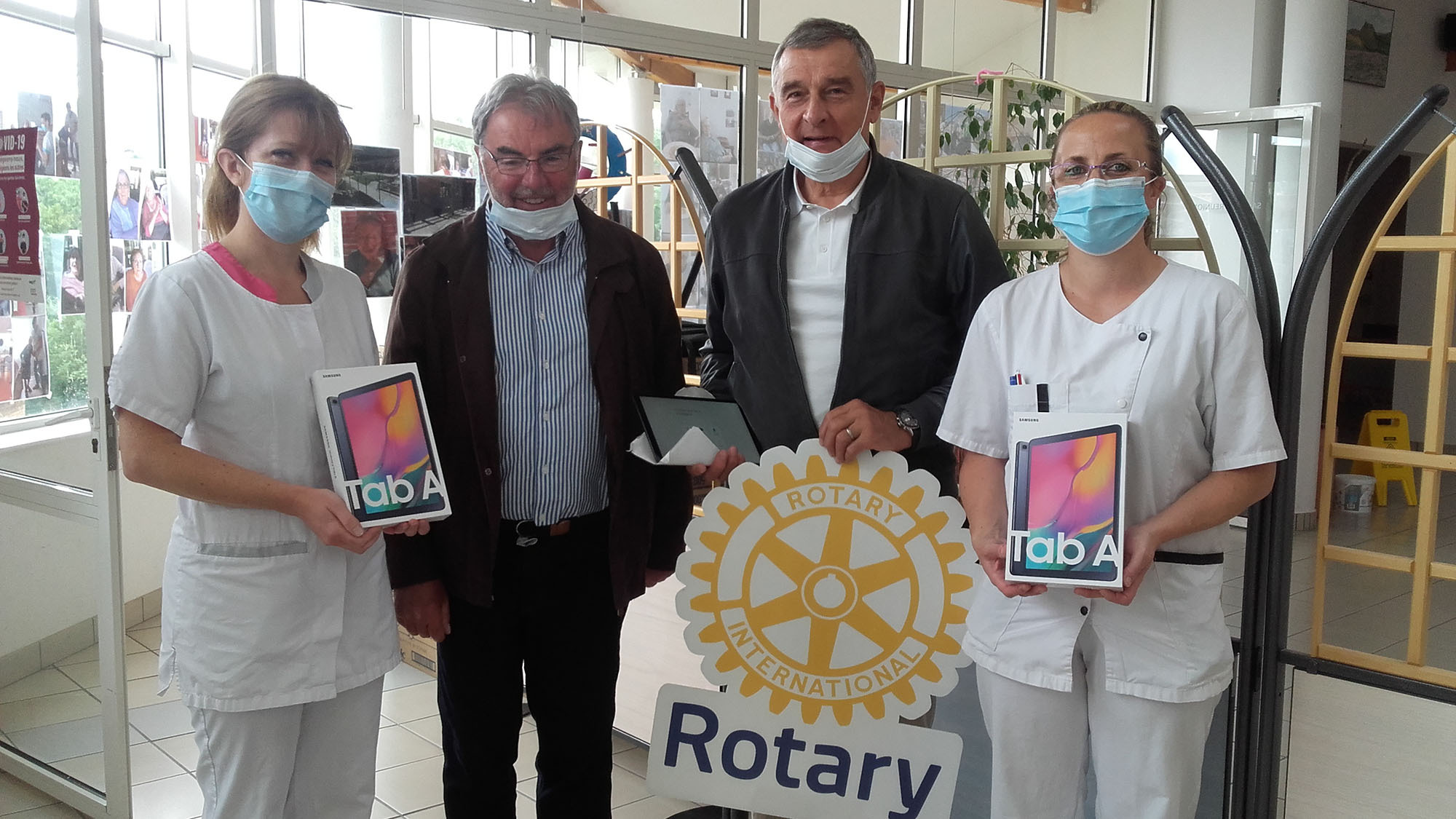 Le club Rotary Chaîne des puys solidaire avec les résidents de l'EHPAD ...